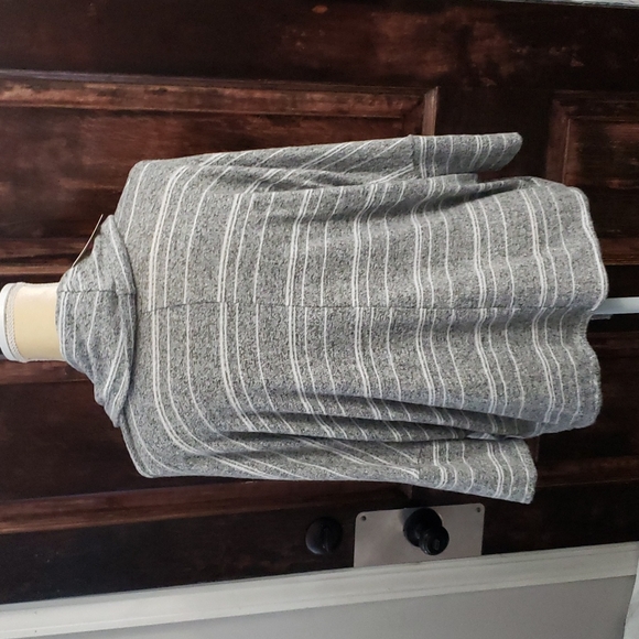 Green Envelope | Tops | Nwt Green Envelope Los Angeles Wmns Med Cowl ...